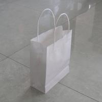 China Recyclable White Custom Paper Bags 150 Gram Kraft Paper Offset Printing for sale