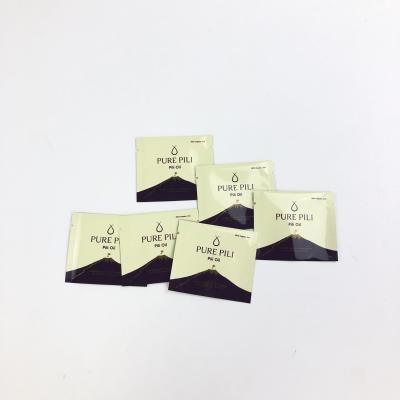 China Custom Printed Aluminum Foil Three Side Sealed Cosmetic Sachet for Sample Packaging for sale