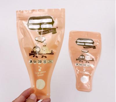 China Pre Sterilized Freezing 8oz Breast Milk Storage Bags Double Zipper Sealed for sale