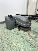 China Battery Powered Compact Floor Scrubber 15L Recovery Tank Capacity Reduced Water Usag for sale
