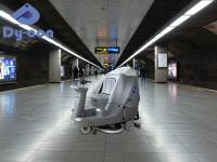 China Large Ride On Floor Scrubbers For Transportation Hubs for sale