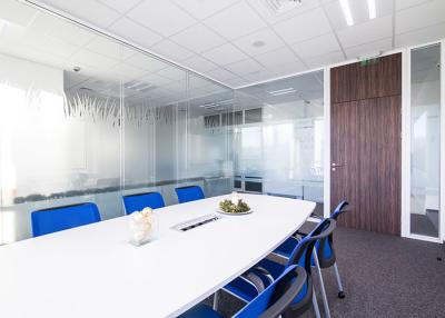 China Glazed Partition Wall With European Design Double Glass Soundproof Wall Frameless Full View for sale