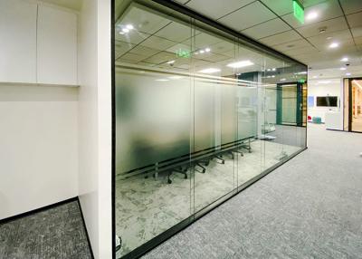 China Frameless Design Glass Partition Wall System Maximizes Daylighting Complete Transparency Aluminum 108mm Thickness for sale