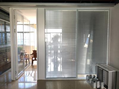 China Aluminum Framed Glass Partition Wall with Frosted or Dimming Options for sale