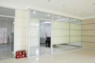China Popular Grid Styles Nice Package Grid Glass Wall Industrial Interior Partition Wall Ship To London Divider Office Project for sale