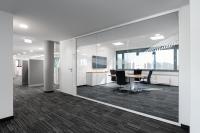 China 25mm Single Layer Glass Office Partition Wall - Tempered & Customizable for sale