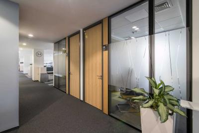 China 108mm Pre-Assembled Glass Partition Wall with 30dB Soundproofing for sale