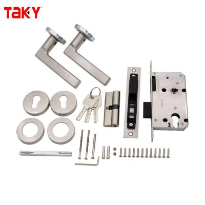 China Modern Design Stainless Steel L-Shape Door Handles with Locking Interior Wooden Door Handle for sale