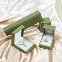 China Vintage Green Velvet Luxury Jewelry Box Set Simple Luxury Necklace Gift Box Custom Color for sale