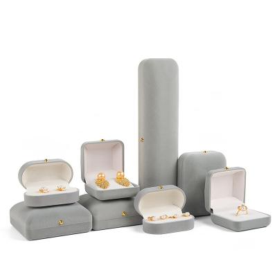 China Customized Color Velvet Jewelry Packaging Luxury Jewelry Box Modern Brand Multiple Sizes for sale