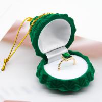China Small Velvet Christmas Tree Ornament Ring Box Customized Color for sale
