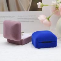 China Minimalist Velvet Necklace Box Velvet Earring Box Simple Design With Custom Colors for sale