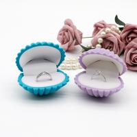 China Small Luxury Velvet Jewelry Case Premium Velvet Ring Holder Elegant Packaging for sale