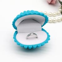 China Small Luxury Velvet Jewelry Case Premium Velvet Ring Holder Elegant Packaging for sale