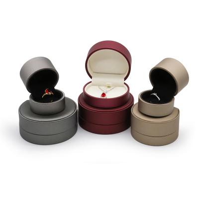 China Round PU Leather Jewellery Box With Hinge Closure Storage Jewelry Gift Case for sale