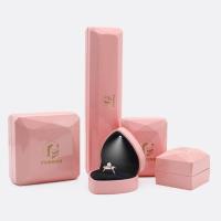 China Custom Logo Pink Plastic LED Light Jewelry Box Fashion Led Bracelet Box Heart Shape for sale