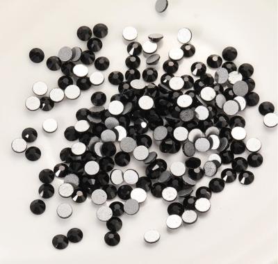 China Round Long-lasting Flatback Rhinestones in 1.5mm-10mm Sizes for Badge Medal and Clothing Decoration for sale