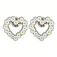 China Daisy Enamel Pins Heart Shape Brooch Lapel Pin For Backpack Jacket Fashion Gift Wholesale for sale