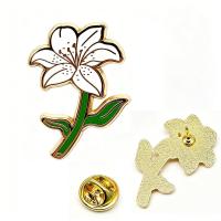 China Daisy Enamel Pins Heart Shape Brooch Lapel Pin For Backpack Jacket Fashion Gift Wholesale for sale