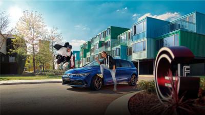 China Discover the Future of Transportation with Chinese Mini Electric Car and 6-speed Manual Transmission for sale