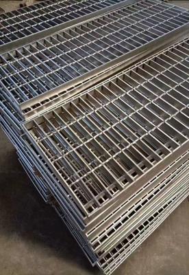 China Galvanized Metal Walkways Gratings / Industrial Walkway Grating 1.2M Width for sale