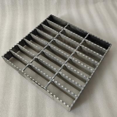 China Anti Slip 1 M Width Welded Serrated Galvanized Steel Gratings Customized Color for sale