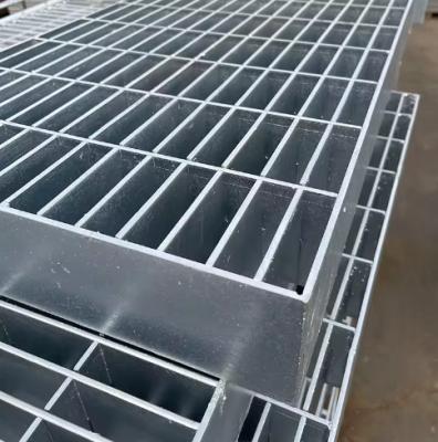 China Galvanized Steel Bar Grating 30mm Pitch Anti-Corrosion Walkway Cover for sale
