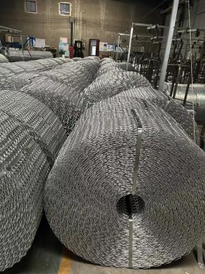China Durable 2.8mm Welded Galvanized Wire Pipeline Reinforced Mesh For Oil And Gas for sale