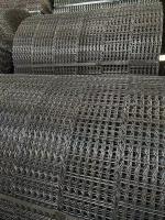China Pipeline Reinforced Hot Dip Galvanized Steel Mesh Hole Size 25.4mmx67mm Spot Welded Pipeline Steel Mesh for sale