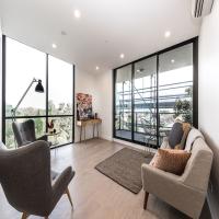 China Commercial Aluminium Sliding Balcony Doors Heat Insulation for sale