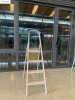 China 120 kg Capacity 4 Step Aluminum Ladder 1.0 mm Thickness Luxury Home Step Stool for sale