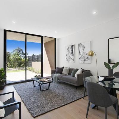 China Corrosion Resistance Aluminum Sliding Glass Doors Double Tempered Glass 5 Year Warranty for sale