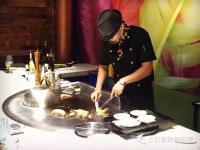 China Electromagnetic Semi - Circle Teppanyaki Grill Cooktop Eigh Seats for sale