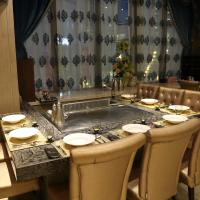 China 8KW 450x420mm Cooking Size Teppanyaki Grill Table with Food Grade Special Alloy Steel and 290KG Weight for sale