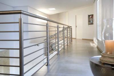 China Prefabricated Staircase Stainless Steel Rod Railing Indoor Side Mounted for sale