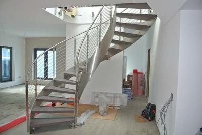 China Indoor Modern Curved Staircase Stainless Steel Metal Stair Railing 1200mm Height for sale