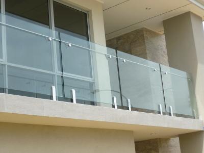 China Round Friction Clear Tempered Glass Railing Square Spigot Prefabricated Type for sale