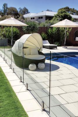 China Ss 304 Spigot Glass Railing Rust Protection Customized Fence Pool Design for sale
