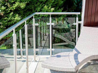 China SS 304 Heavy Duty Glass Railing Baluster for Household Garden Interior 1.5mm for sale