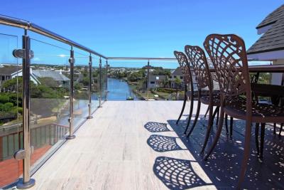 China Stainless Steel Glass Balustrade 10mm Tempered Glass Garden Railing System for sale