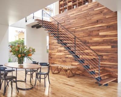 China Solid Wood / Glass Tread Modern Straight Staircase Stainless Steel Handrail for sale