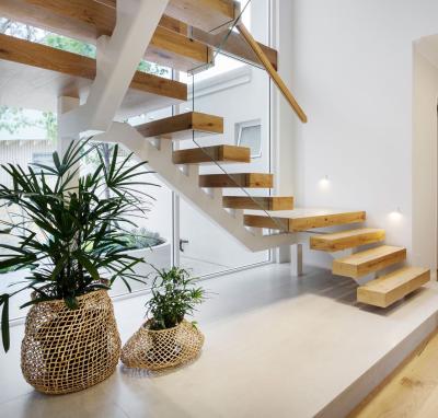 China L Shape Staircase Solid Structure Glass Railing Wooden Tread 1000mm Width for sale