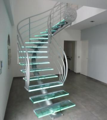 China Solid Structure Curved Wooden Staircase Tempered Laminated Glass For Villa for sale