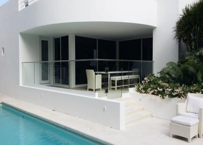 China Aluminum Bridge Balcony Glass Stair Railing Anodized Finish Easy Install 1200mm for sale