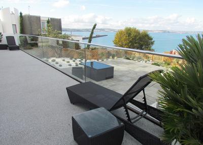China Corridor Balustrade U Channel Aluminum Glass Railing Floor Mounted Customized for sale
