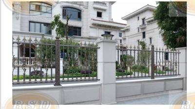 China Modern Aluminum Safety Railing 2.5-4mm Thickness with 500 lbs/ft² Load Capacity for Indoor/Outdoor Use for sale