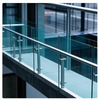 China Modern Aluminum Glass Balcony Railing with 8-12mm Tempered Glass and 1.05m Height for Weatherproof Indoor/Outdoor Use for sale
