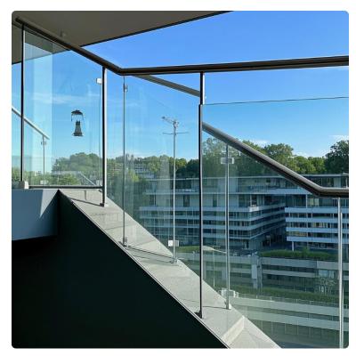 China Clear Safety Glass Railing Panels 10-12mm Tempered with Anti-Rust 316 Stainless Steel Clamps for Pool Decks and Commercial Spaces for sale