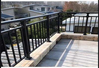 China UV Resistant Powder Coated Aluminum Deck Railing 1.05m Height with Modular Plug System for Indoor Outdoor Use for sale