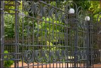 China Galvanized Metal Wall Fence with 1.05m Height and ≤0.15mm Fit Tolerance - Rust Resistant Security Barrier for sale